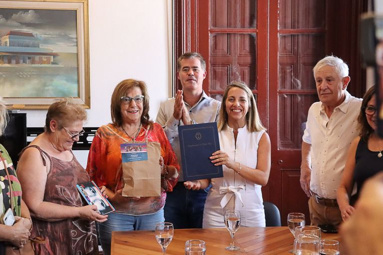 Piaggio y Stratta entregaron aportes para la reimpresión del libro ...