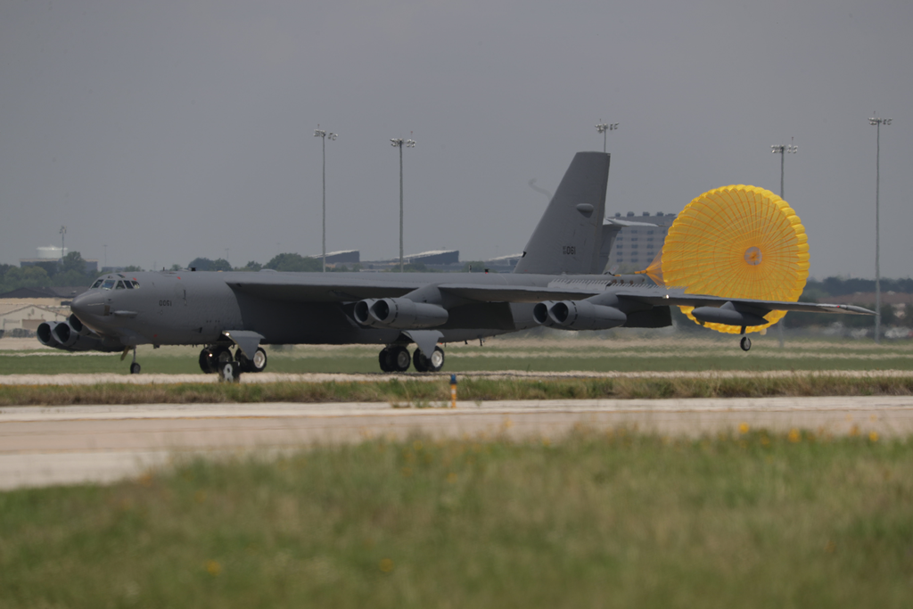 First Boeing B-52 Stratofortress set to receive AESA radar – Aviacionline