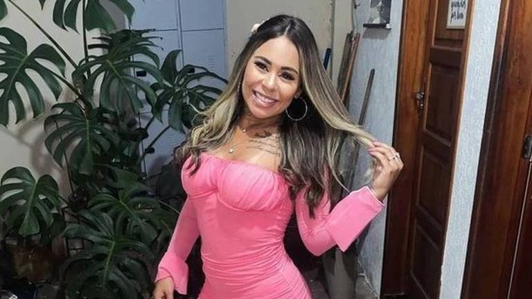 Una actriz de OnlyFans murió tras caer de un balcón mientras grababa un ...