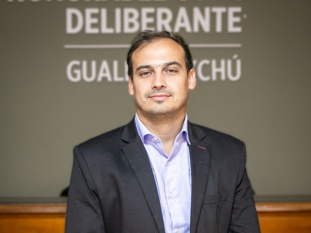 Tras la expulsión de Maximiliano Lesik del bloque de JxER, el ...