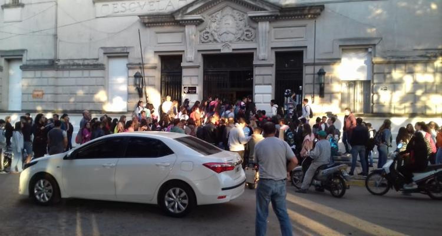 UPD: Alumnos del último año del secundario empezaron las clases sin ...