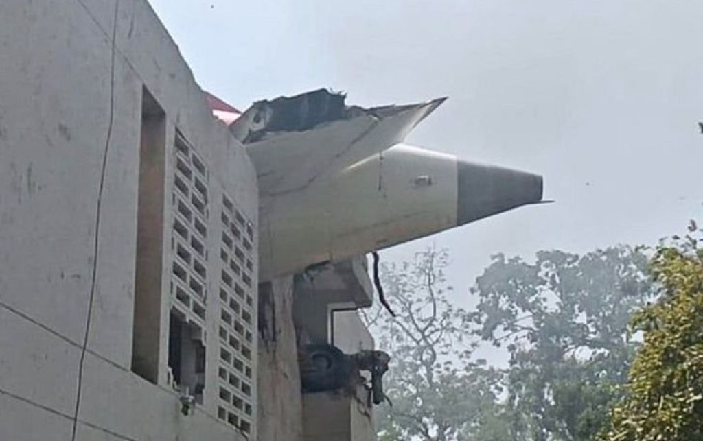 India aún no decide dónde analizarán las cajas negras del Boeing 787 de Air India accidentado ...