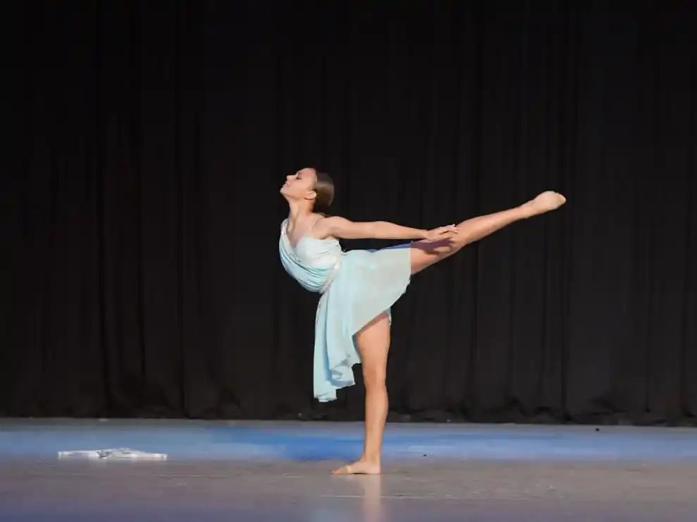 Promesa del ballet argentino: una bailarina larroquense fue elegida ...