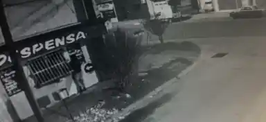 Impresionante: un hombre robó en una despensa y la cámara capto el ...