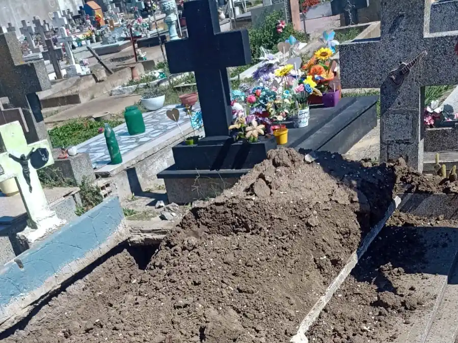 “Es como si lo hubieran enterrado dos veces”: una mujer reclama que la ...