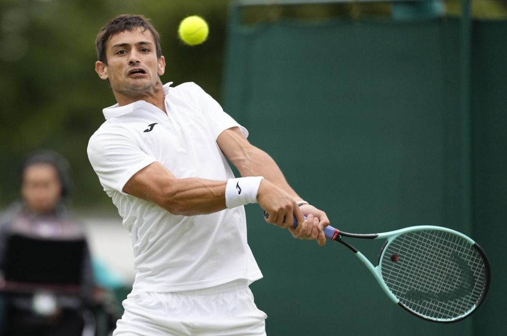 Mariano Navone pisa fuerte en Wimbledon y busca meterse en tercera ronda