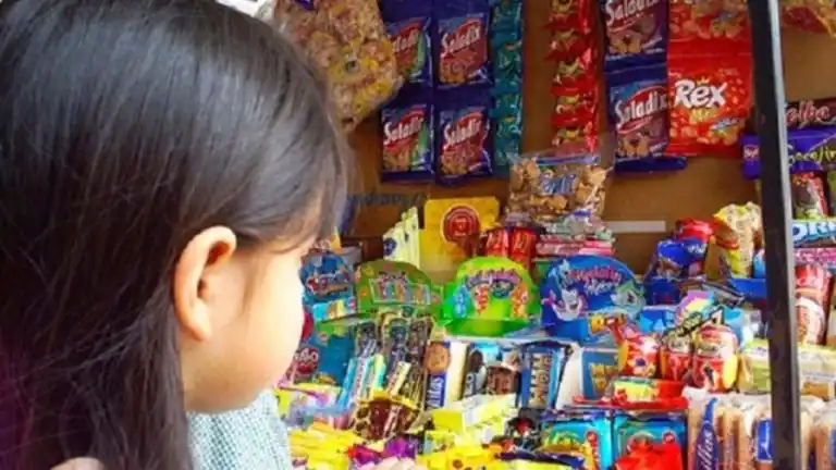 Kioscos, buffets, librerías y centro de copiados vuelven a abrir en las ...