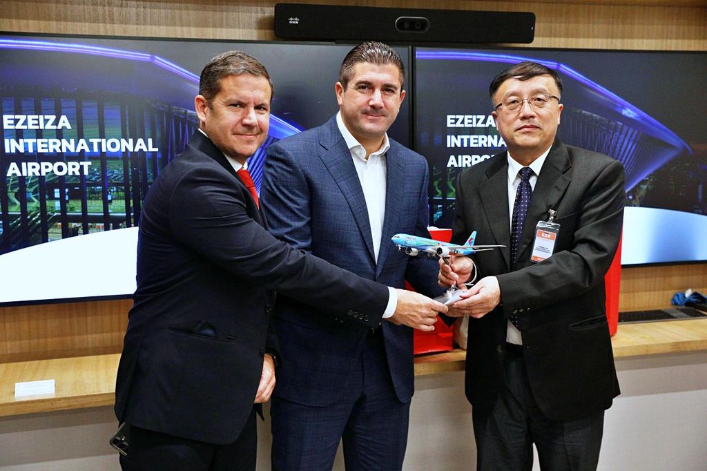 El aeropuerto de Ezeiza se prepara para recibir a China Eastern ...