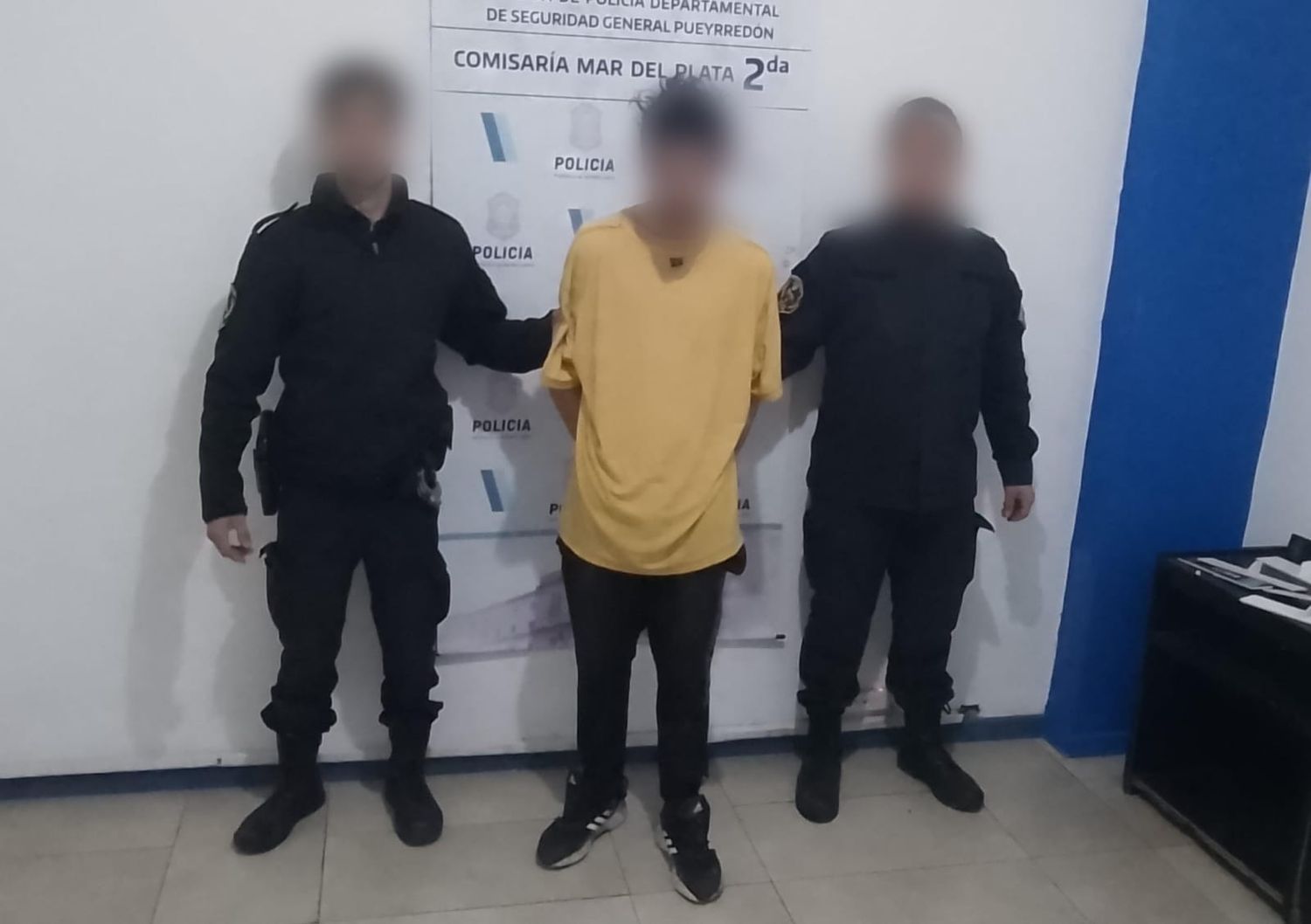 Ingresó A Un Kiosco Empujó A La Empleada Y Se Llevó El Dinero De La