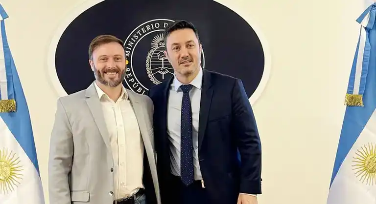 El Intendente Azcué se reunió con el Ministro de Defensa Luis Petri ...