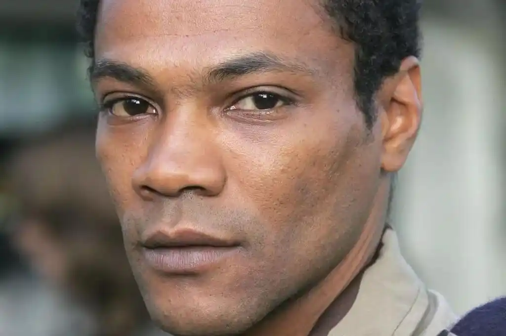 Murió el actor Adama Niane, conocido por su papel en la serie “Lupin ...