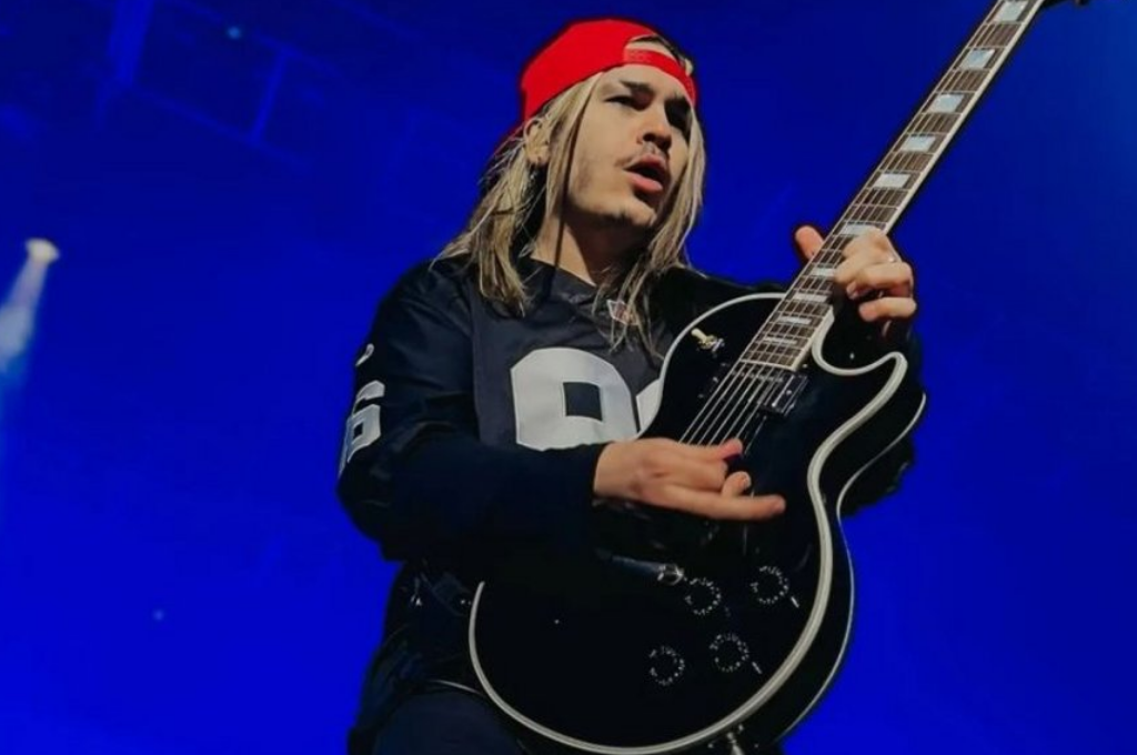 Video: el cantante de Airbag se cayó en pleno show y preocupó a sus fans – Notife