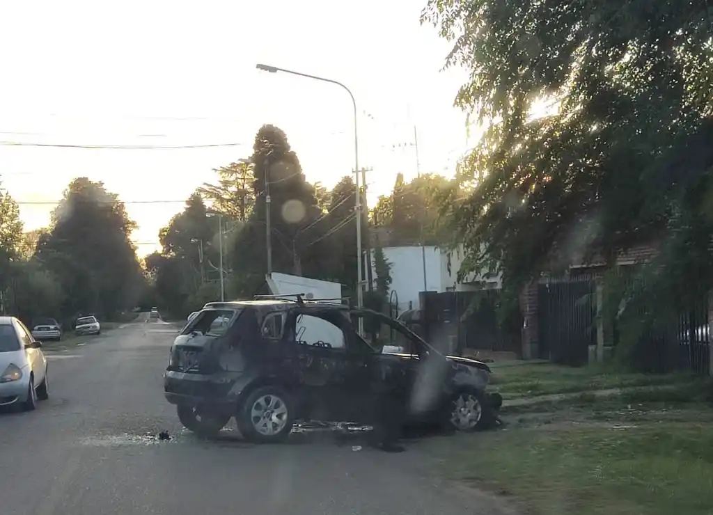 Luján: Auto con GNC explotó en la vía pública – La Noticia 1