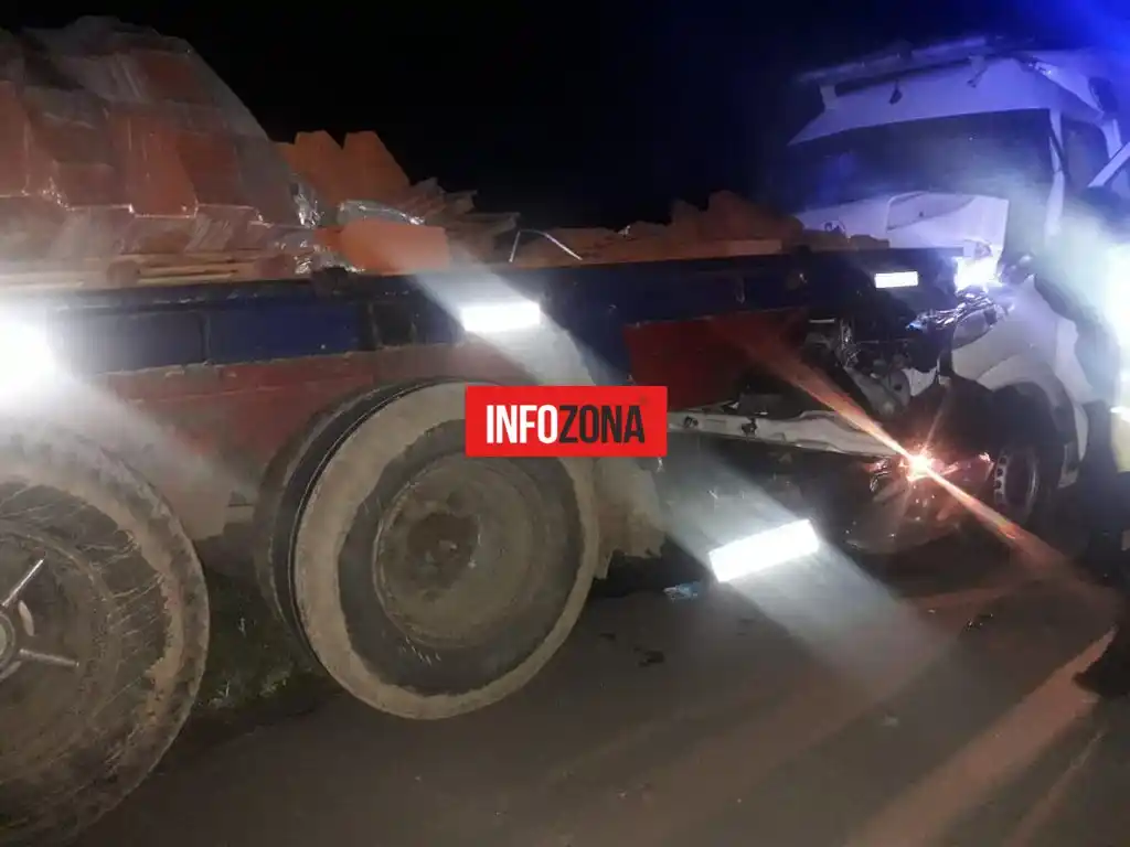 Ambulancia que llevaba 2 nenas operadas del corazón chocó con un camión ...