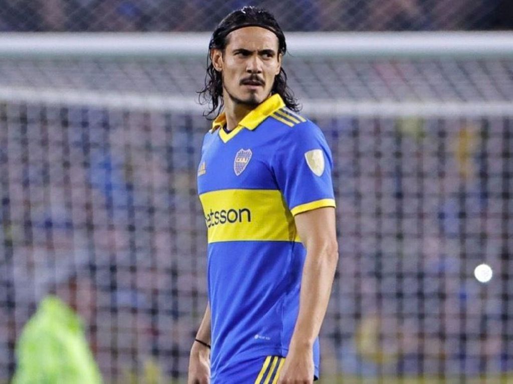 Silbado y sin gol, Cavani mantiene la fe: “A seguir y seguir”