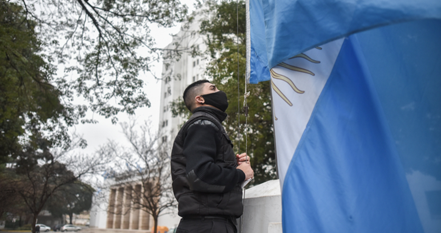 Día de la Bandera: las insignias volvieron a flamear en los espacios ...