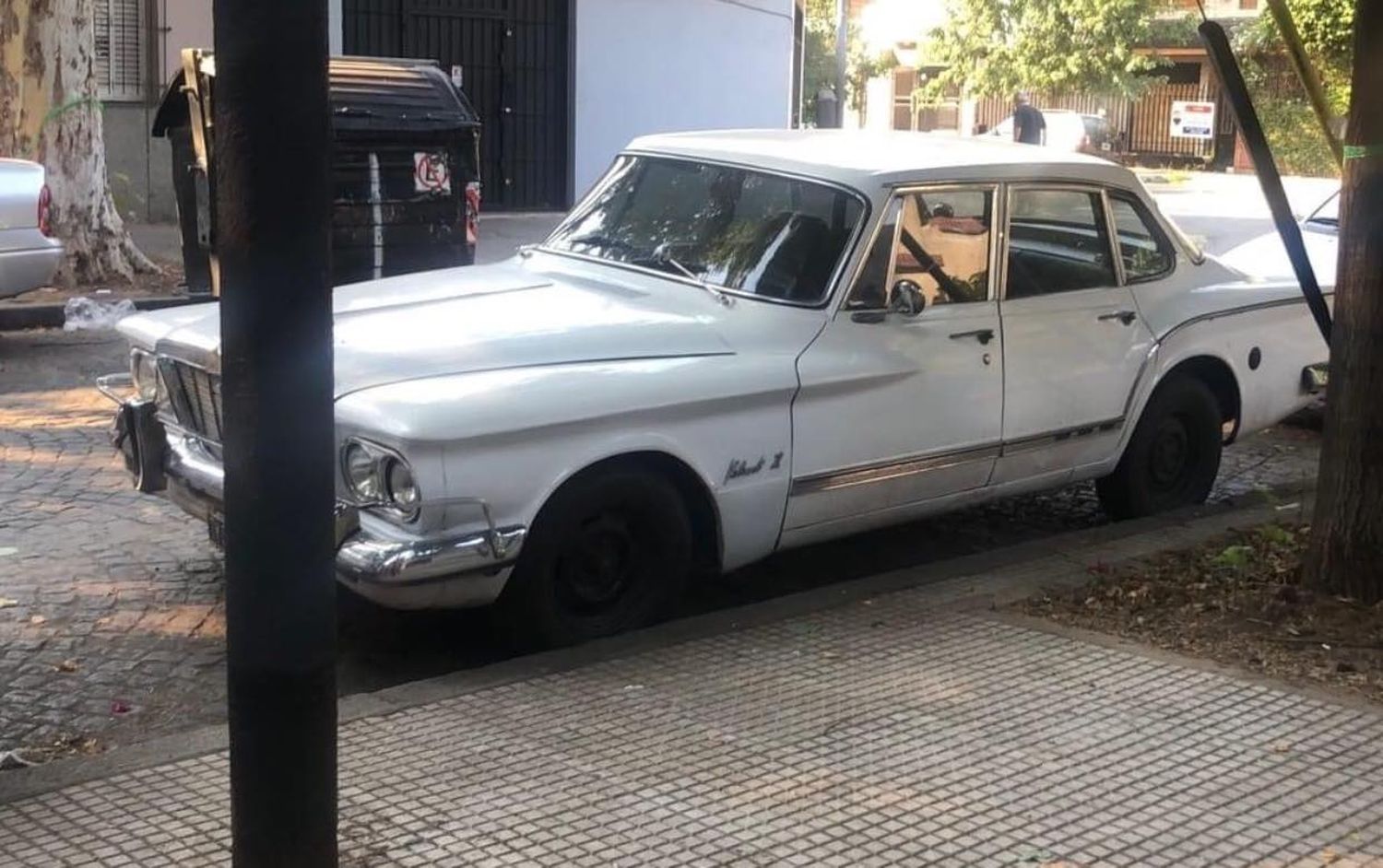 Busca auto Valiant de colección robado: Perteneció a su abuelo héroe de ...