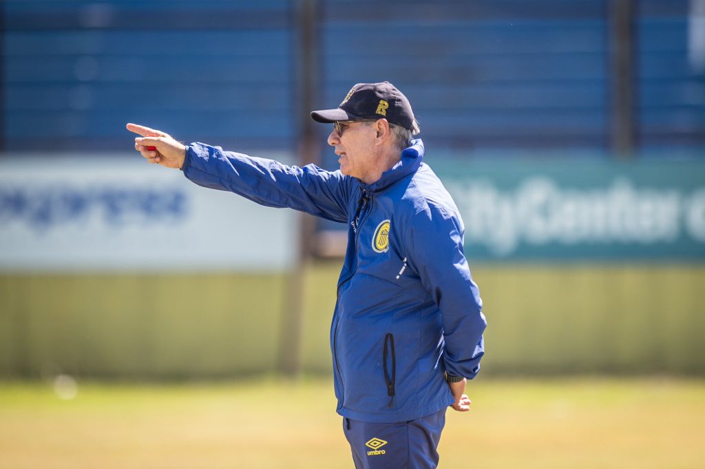 Central: Holan probó con cinco cambios para visitar a River en el ...