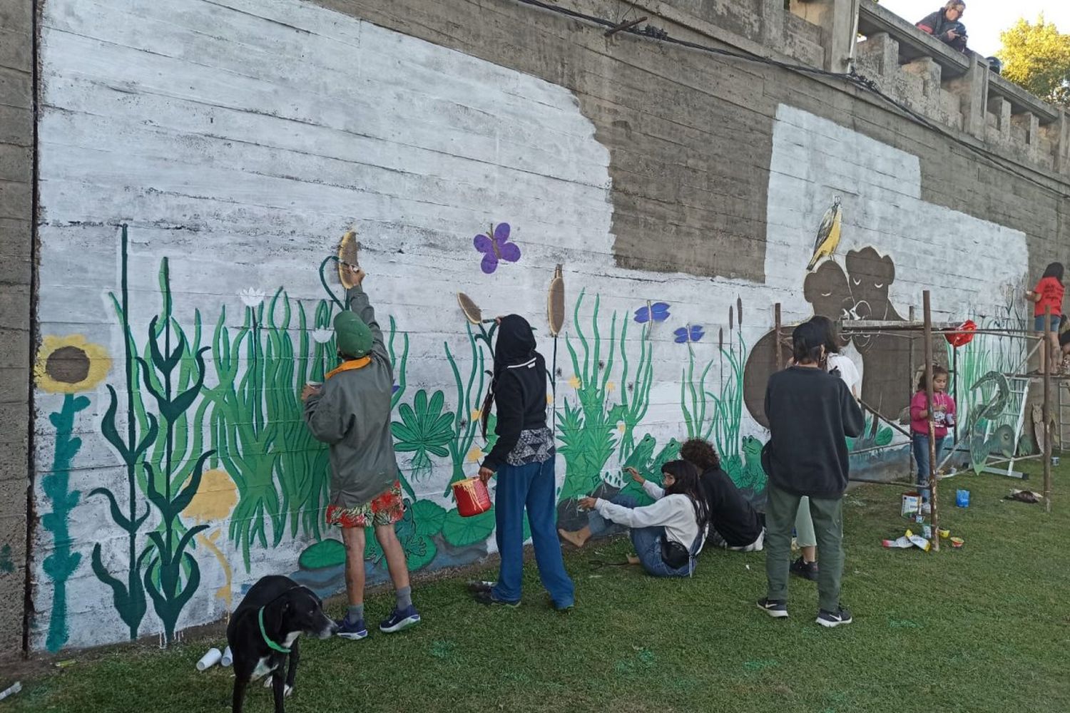 ¿Qué representa el nuevo mural pintado en los murallones de la ...