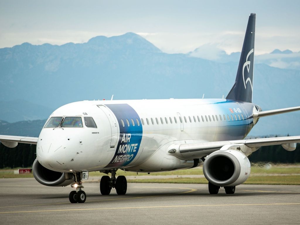 Flojo de papeles: el tercer Embraer E195 de Air Montenegro, con ...