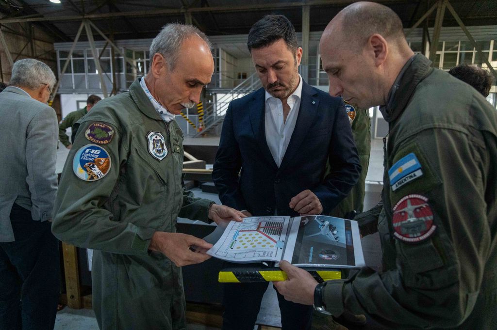 Crónica de la presentación del F16: Tandil será la principal base de defensa argentina y Milei ...