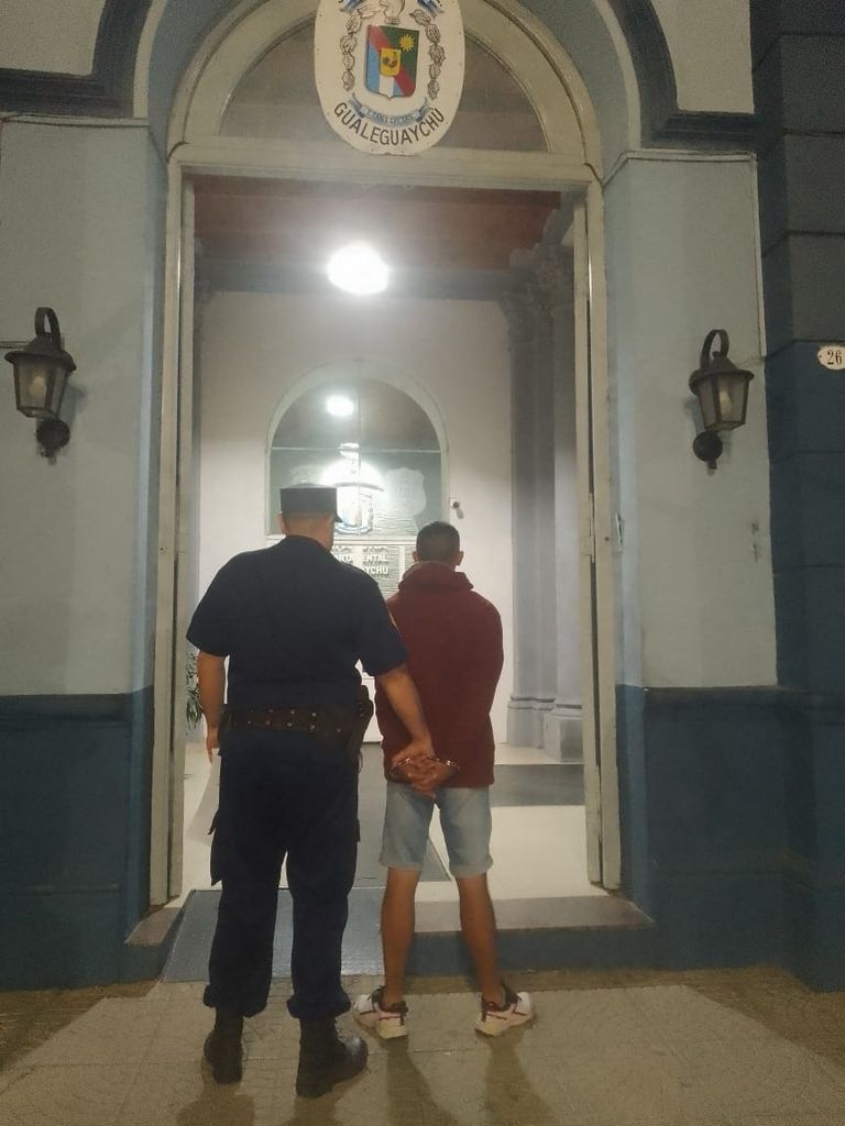 Un Hombre Intentó Huir De La Policía Después De Haber Robado Varios